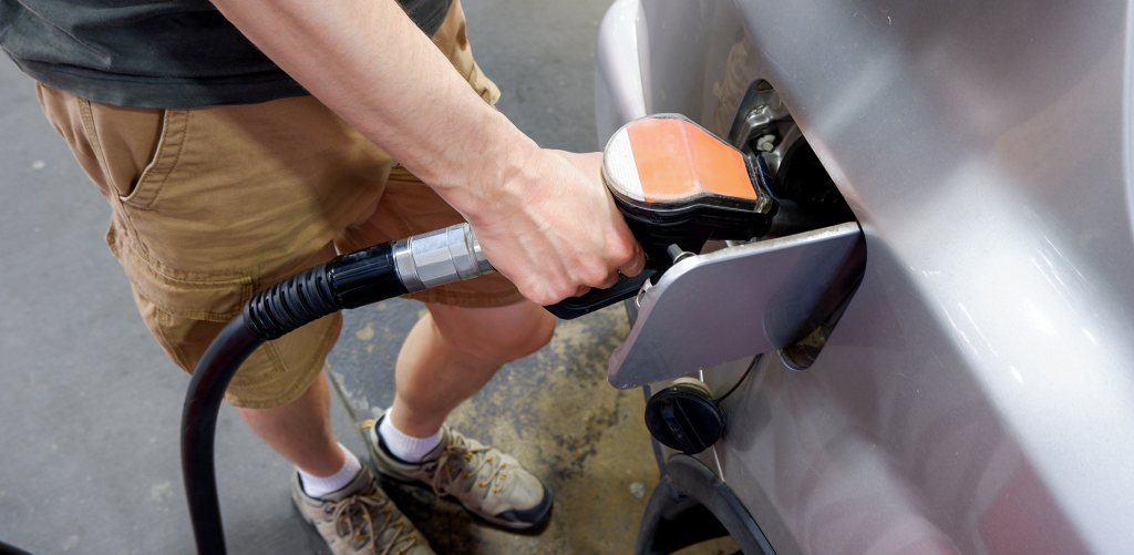 Avoid Topping Off Your Gas Tank: The Unseen Consequences of Overfilling